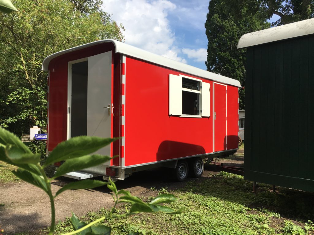 Roter Polyestersandwhichwagen - Schöne Bauwagen